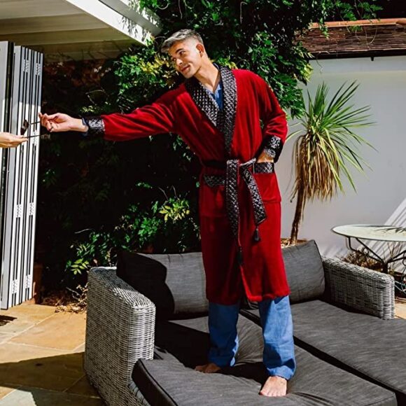 The Timeless Appeal of Elegant Robes and Smoking Jackets